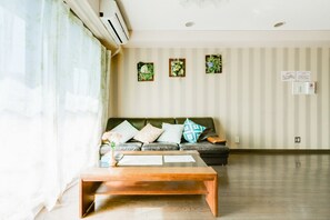 Quarto (Seruju Asahi 601) | Sala de estar | TV de ecrã plano 