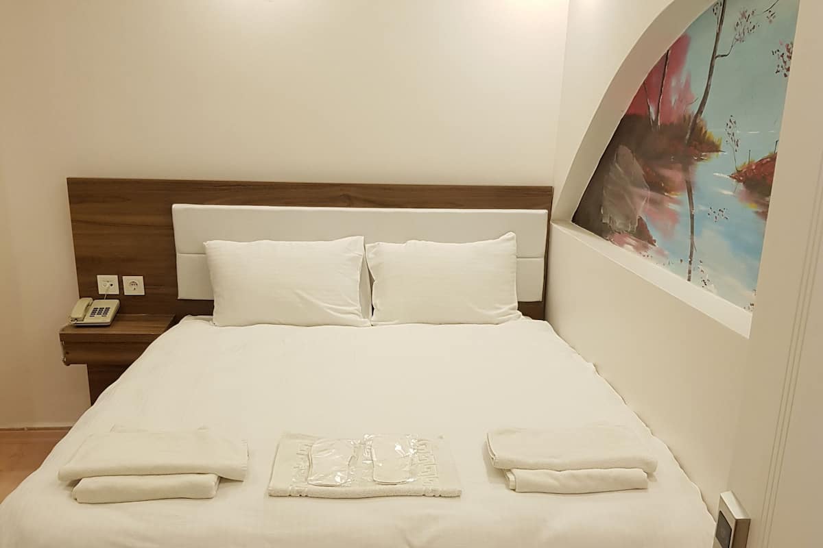 Quarto Duplo Standard | Cofre no quarto, com decoração personalizada