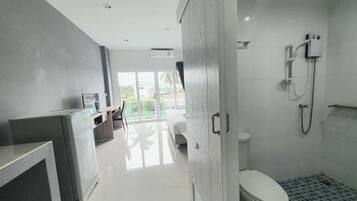 Grand Deluxe Garden View | Banheiro | Chuveiro, produtos de toalete grátis