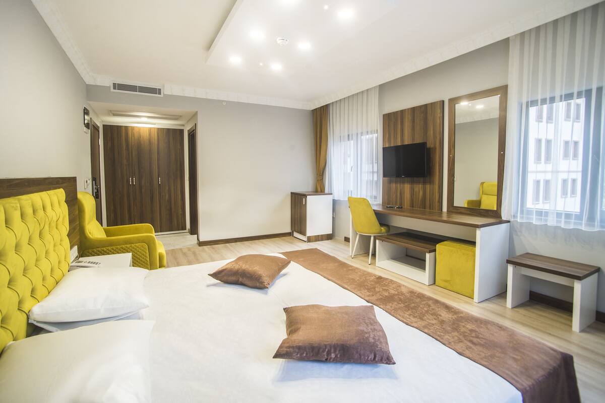 Quarto Triplo Básico | Cofre no quarto, cortinas/cortinados opacos, Wi-fi grátis