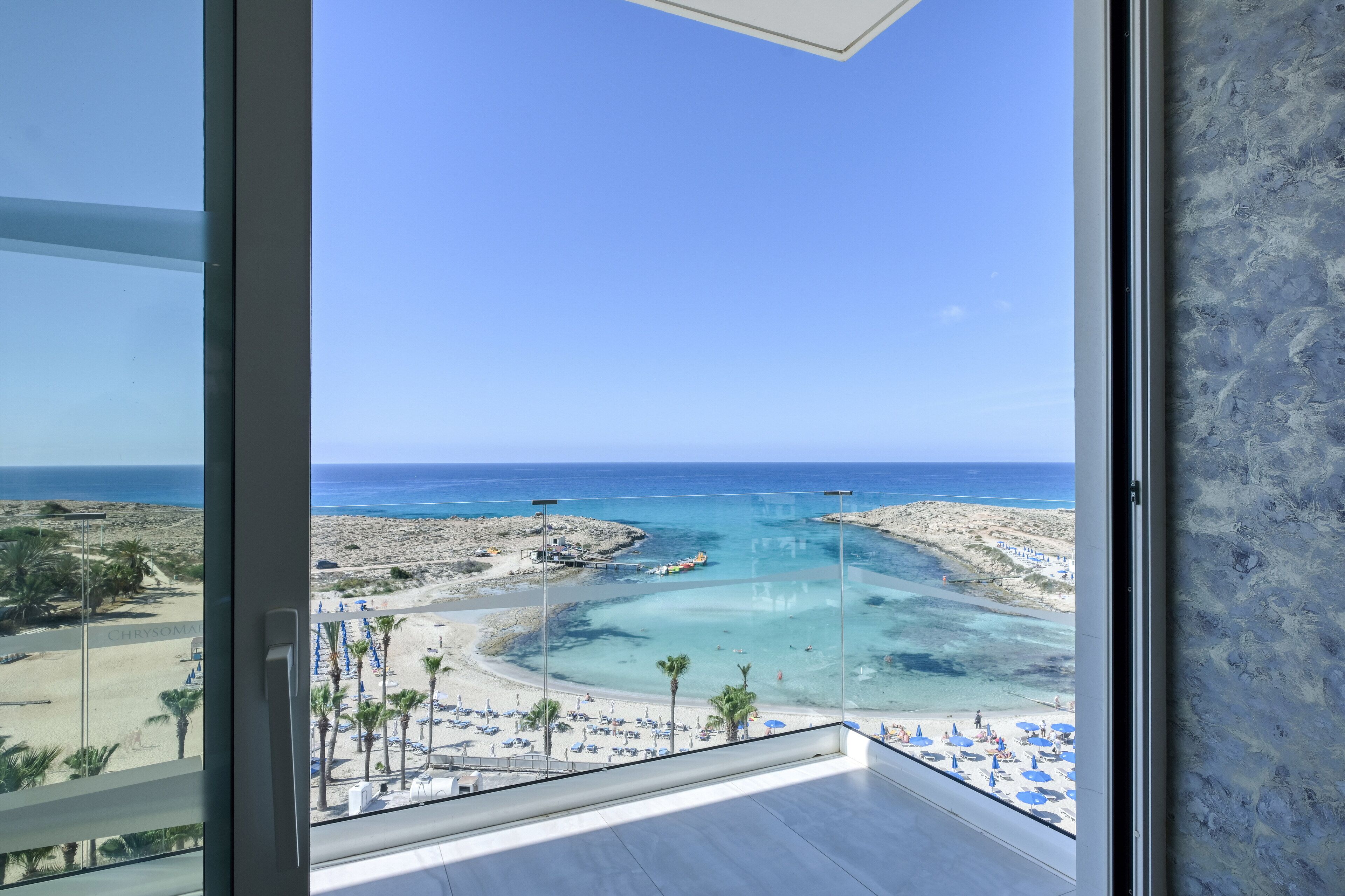 Suite Deluxe, 1 quarto, varanda, vista para a praia (Front Sea View) | Roupa de alta qualidade, camas de colchão Tempur-Pedic, minibar 