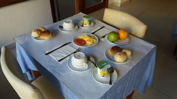 Pequeno-almoço self-service diário incluído