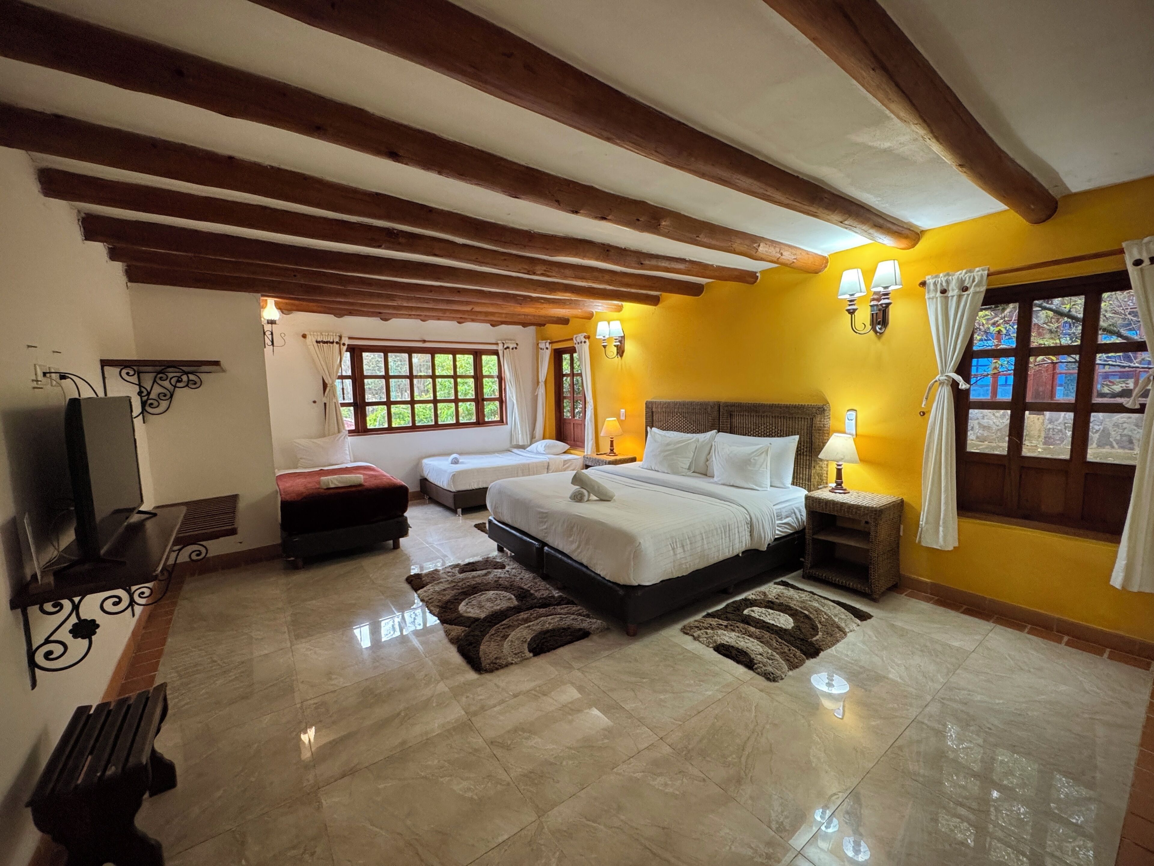 Quarto Familiar | Ferro/tábua de engomar, Wi-fi grátis, roupa de cama fornecida 