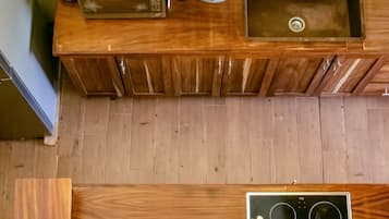 Penthouse Superior | Cozinha privada | Um frigorífico/congelador grande, uma cafeteira/bule