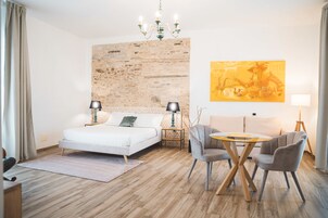 Quarto Superior | Minibar, cofre no quarto, secretária, cortinas/cortinados opacos 