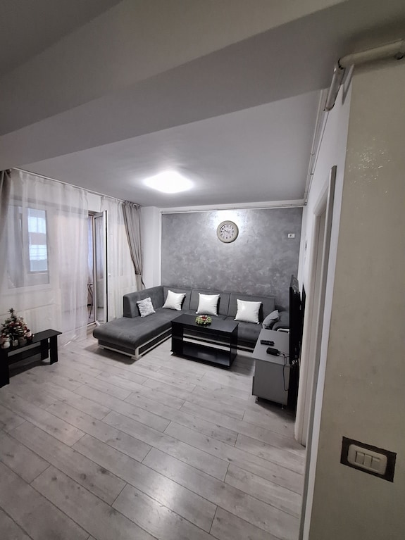 Daniel Residencia Tineretului - Bucarest