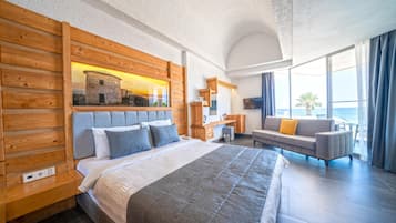 Suite Deluxe, banheira de hidromassagem, vista para o mar | 1 quarto, minibar, cofre com capacidade para portátil, secretária