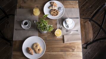 Pequeno-almoço tipo buffet diário incluído