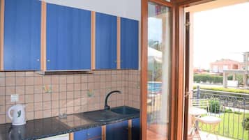 Apartamento (Small, Upper floor) | Cozinha privada | Uma chaleira elétrica