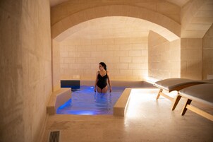 Sala(s) para tratamentos a casais, massagens de pedras quentes 