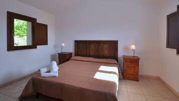 1 quarto, escrivaninha