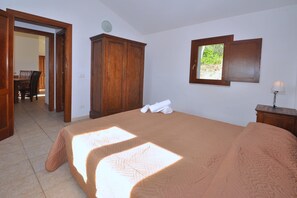 1 quarto, secretária 