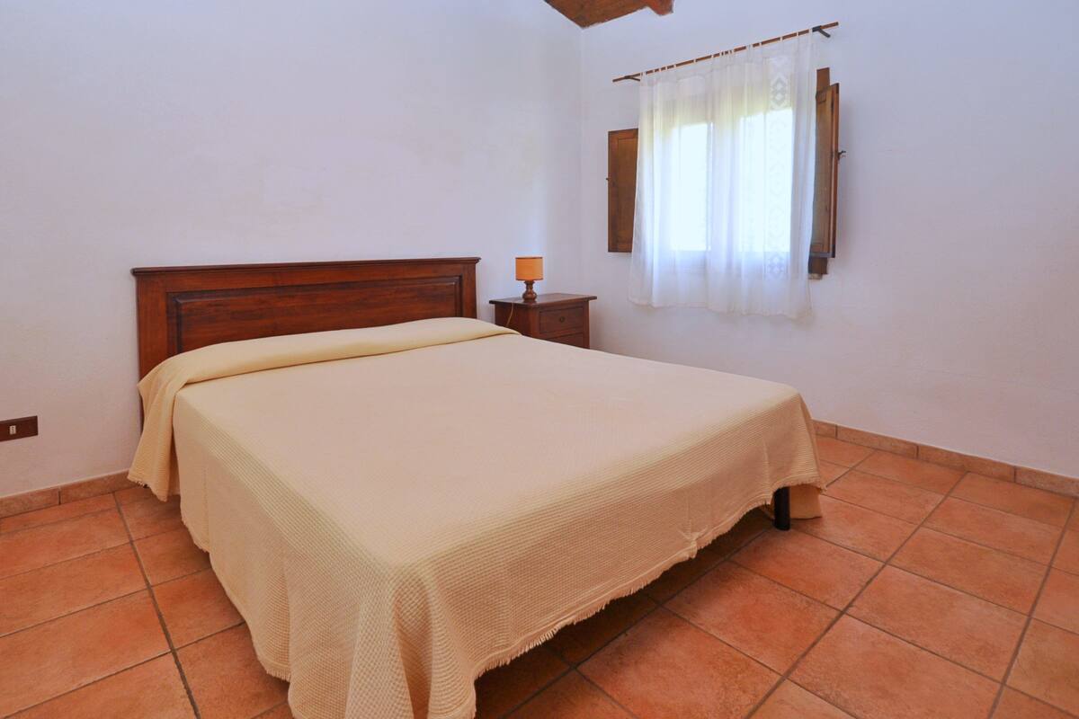 1 quarto, escrivaninha