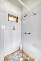 Quarto Standard | Duche na casa de banho