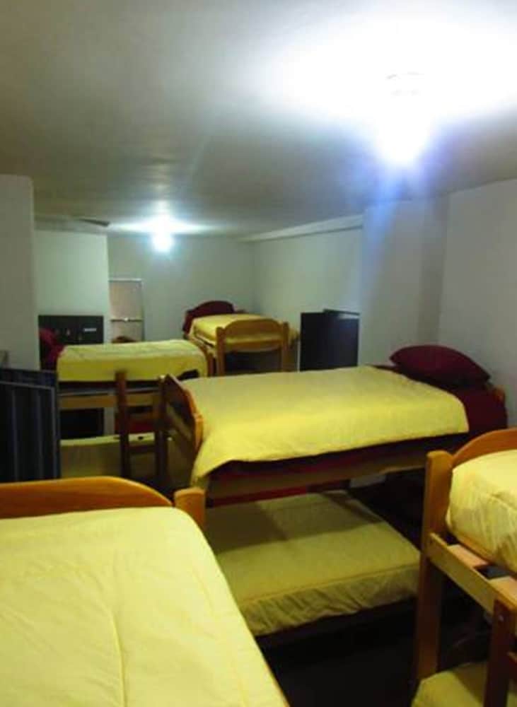 The Grasshopper Hostels Av Alta - Cusco