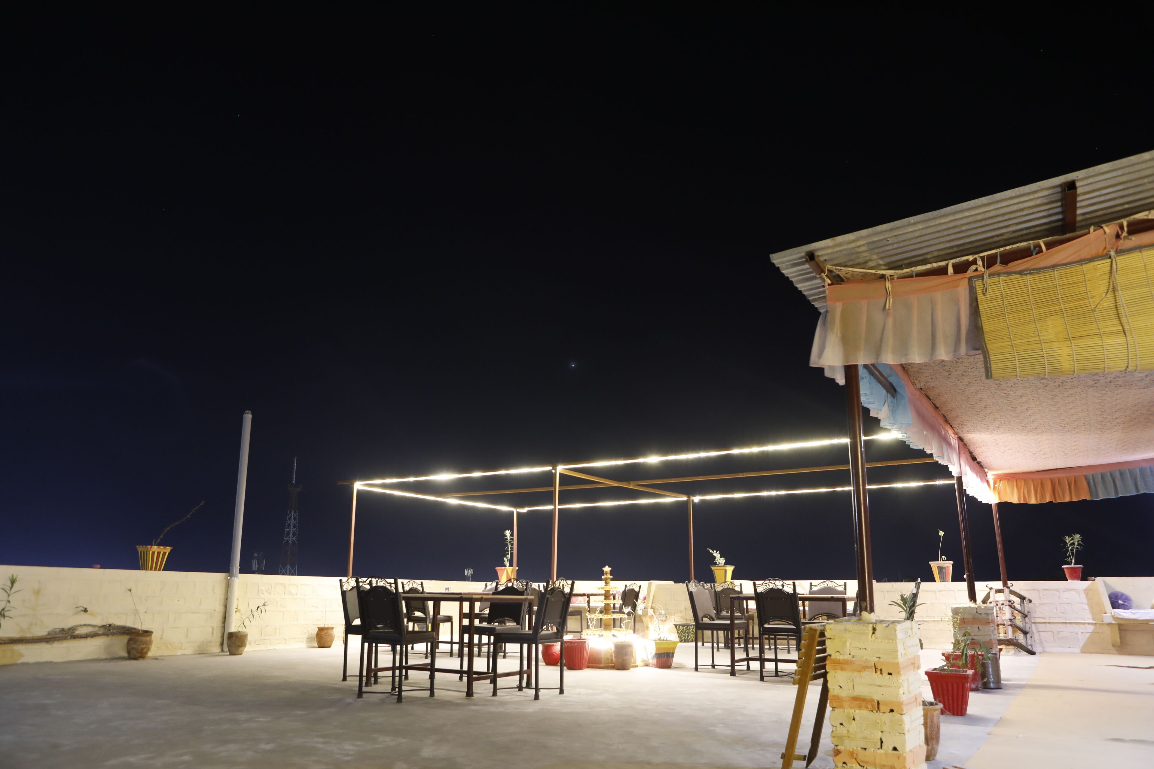 Fachada do alojamento (tarde/noite)