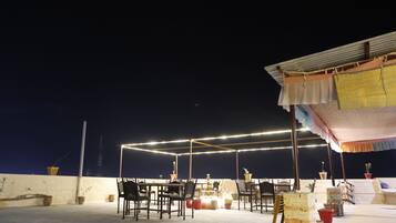 Fachada do alojamento (tarde/noite)