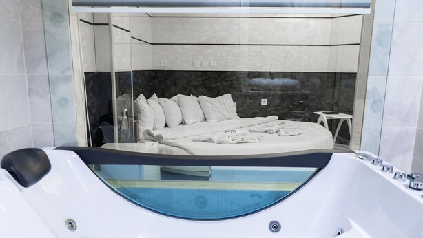 No Window Economy King Room with SPA | Casa de banho | Toalhas fornecidas 