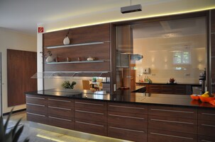 Café da manhã com buffet todos os dias (EUR 18 por pessoa)