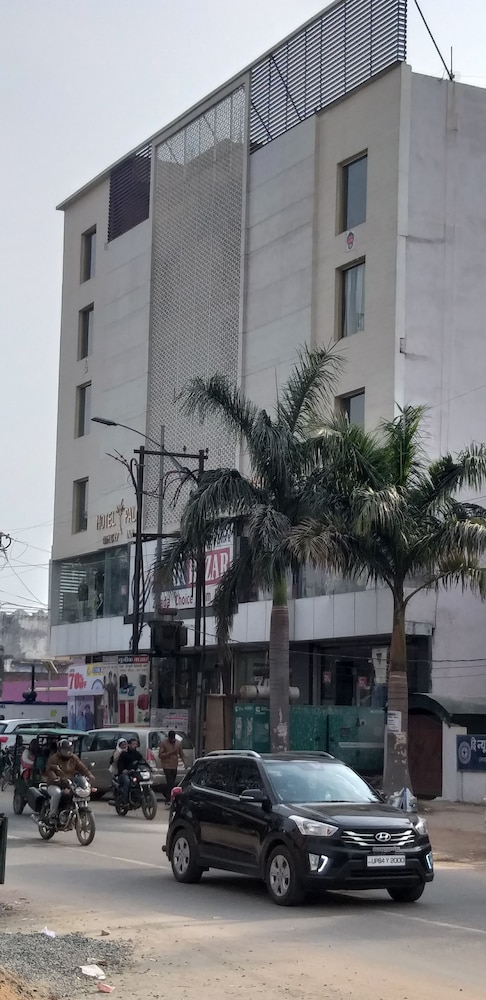 Hotel Palm Luxury Inn - Mainpuri