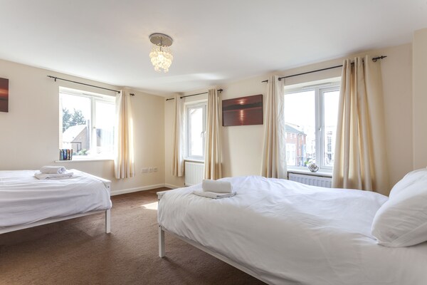 Hamber 4 Bedroom House - Leicester