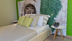 Quarto Duplo Deluxe, vista para a piscina | Minibar, cofre no quarto, secretária, cortinas/cortinados opacos 