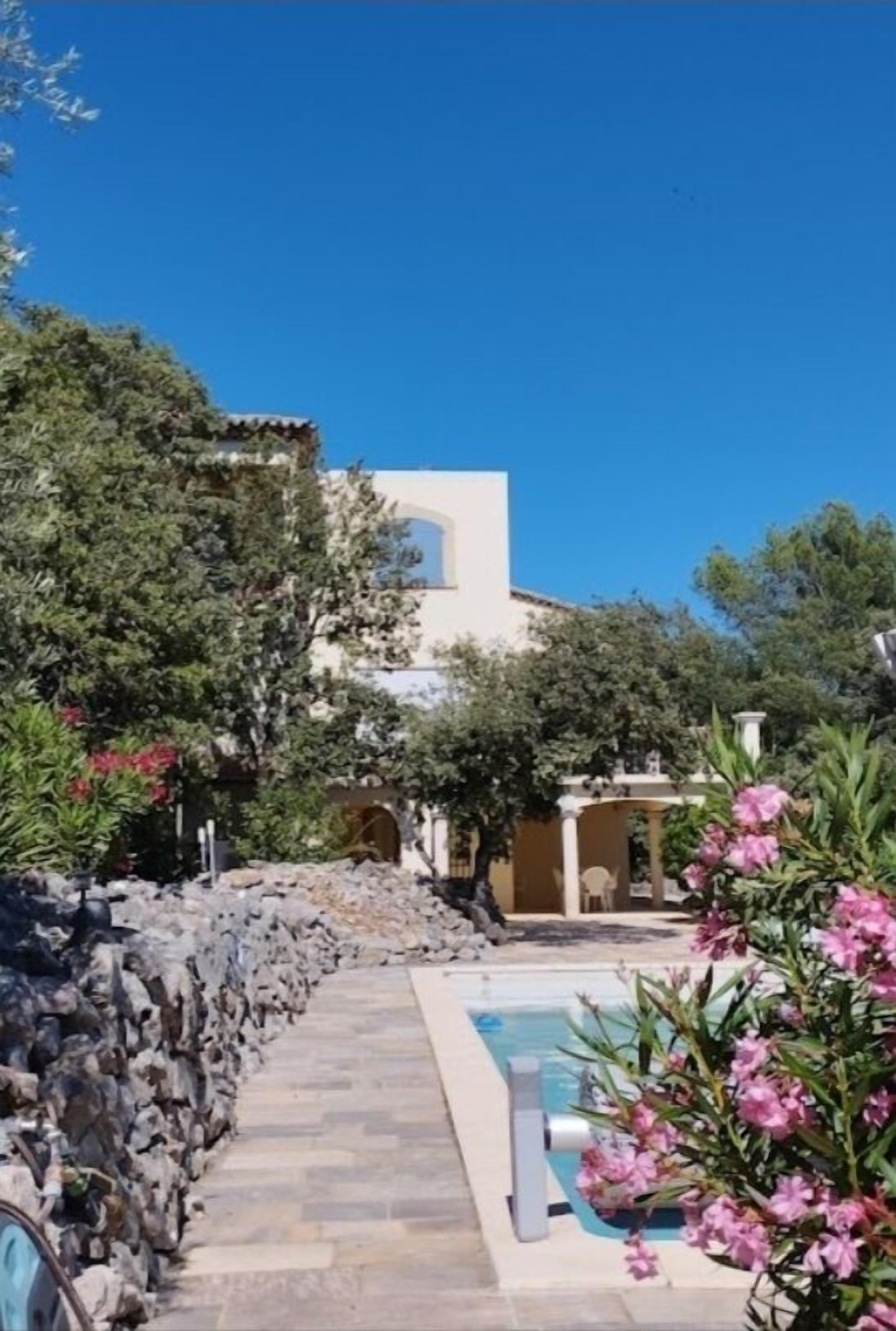 Fachada da propriedade