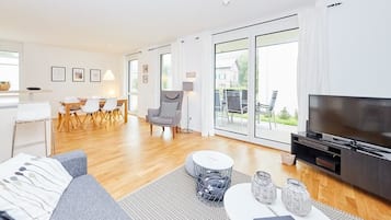 Apartamento, no rés do chão | Sala de estar | TV de ecrã plano