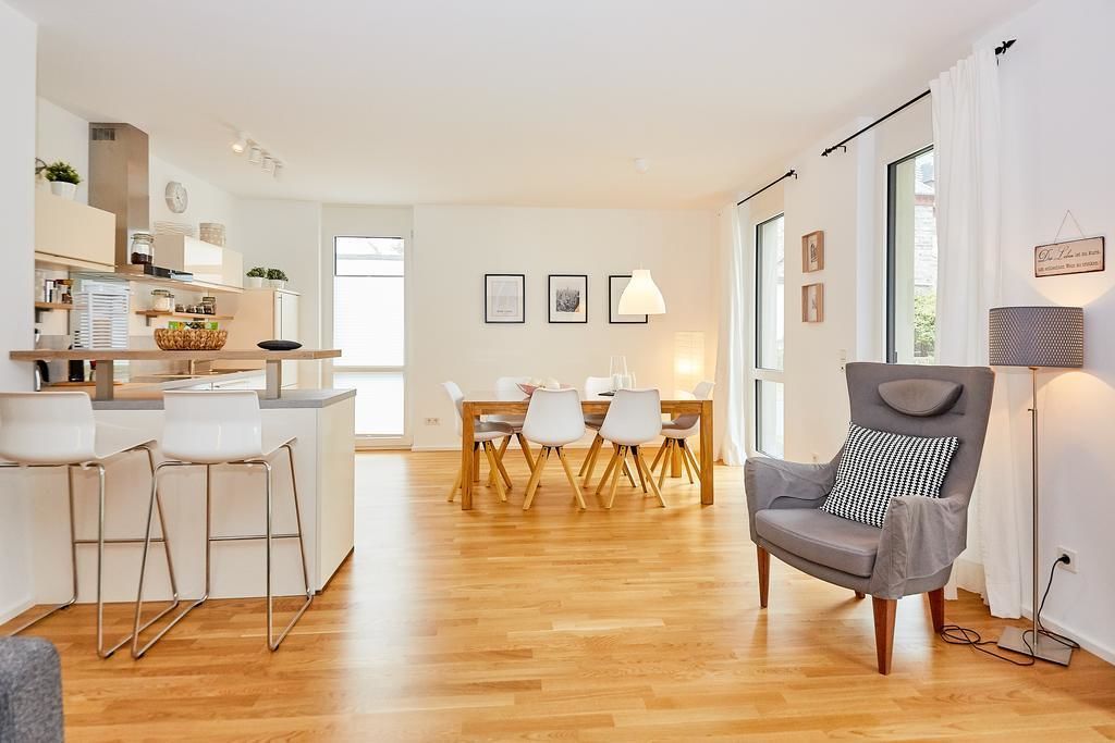 Apartamento, no rés do chão | Sala de estar | TV de ecrã plano 