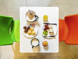 Pequeno-almoço tipo buffet diário (46 BRL por pessoa) 