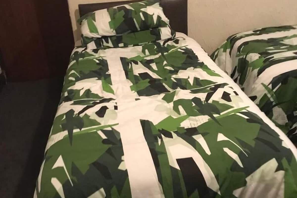 Ferros/tábuas de passar roupa, Wi-Fi de cortesia, roupa de cama