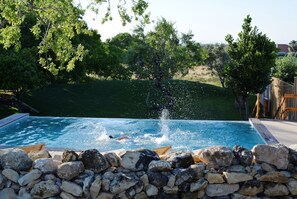 Piscina exterior sazonal, espreguiçadeiras 