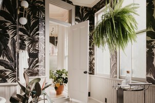 Suite Romântica | Casa de banho | Produtos de higiene exclusivos, um secador de cabelo, roupões 