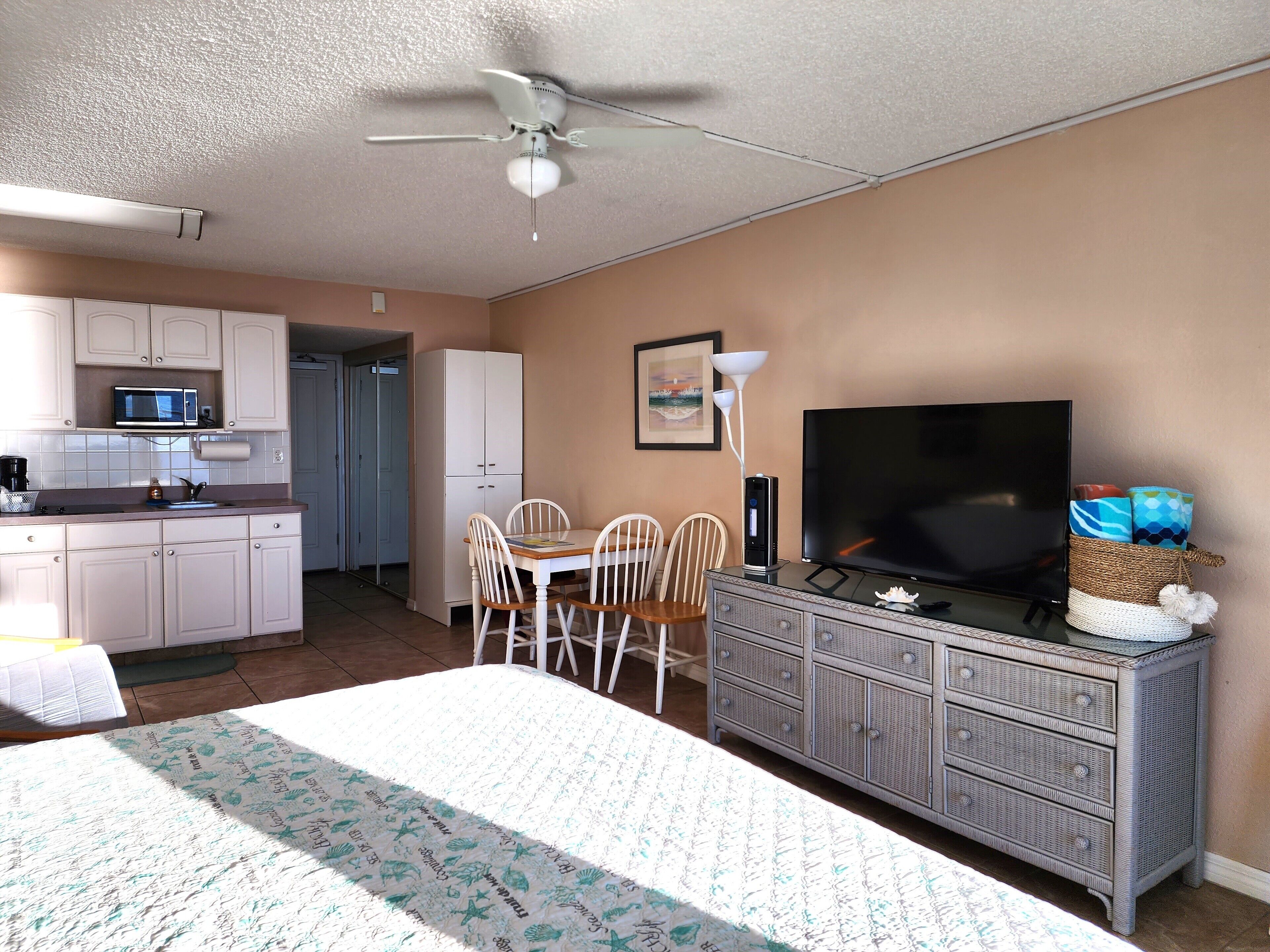 Amazing Sunsets From Your Private Balcony At Affordable Rates - Treasure Island, FL