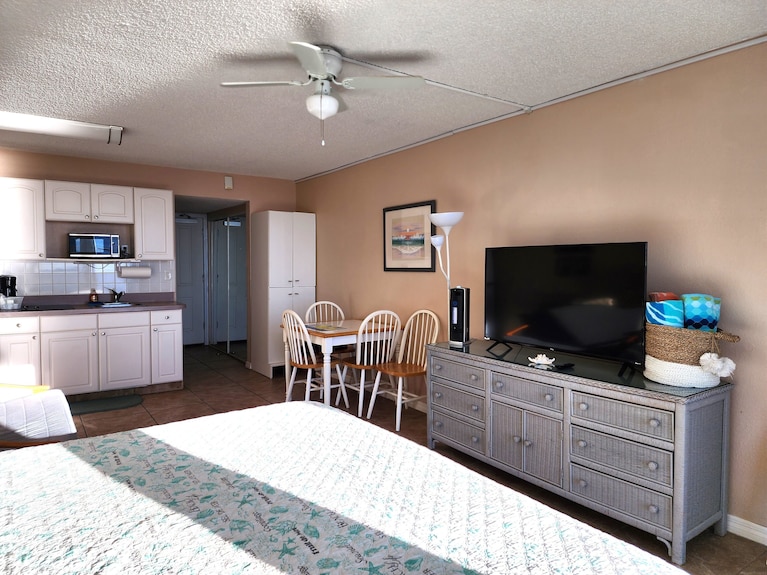 Amazing Sunsets From Your Private Balcony At Affordable Rates - Treasure Island, FL