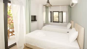 Quarto Duplo Standard, 1 cama queen-size, Vista para a cidade | 1 quarto, minibar, cortinas/cortinados opacos, Wi-fi grátis