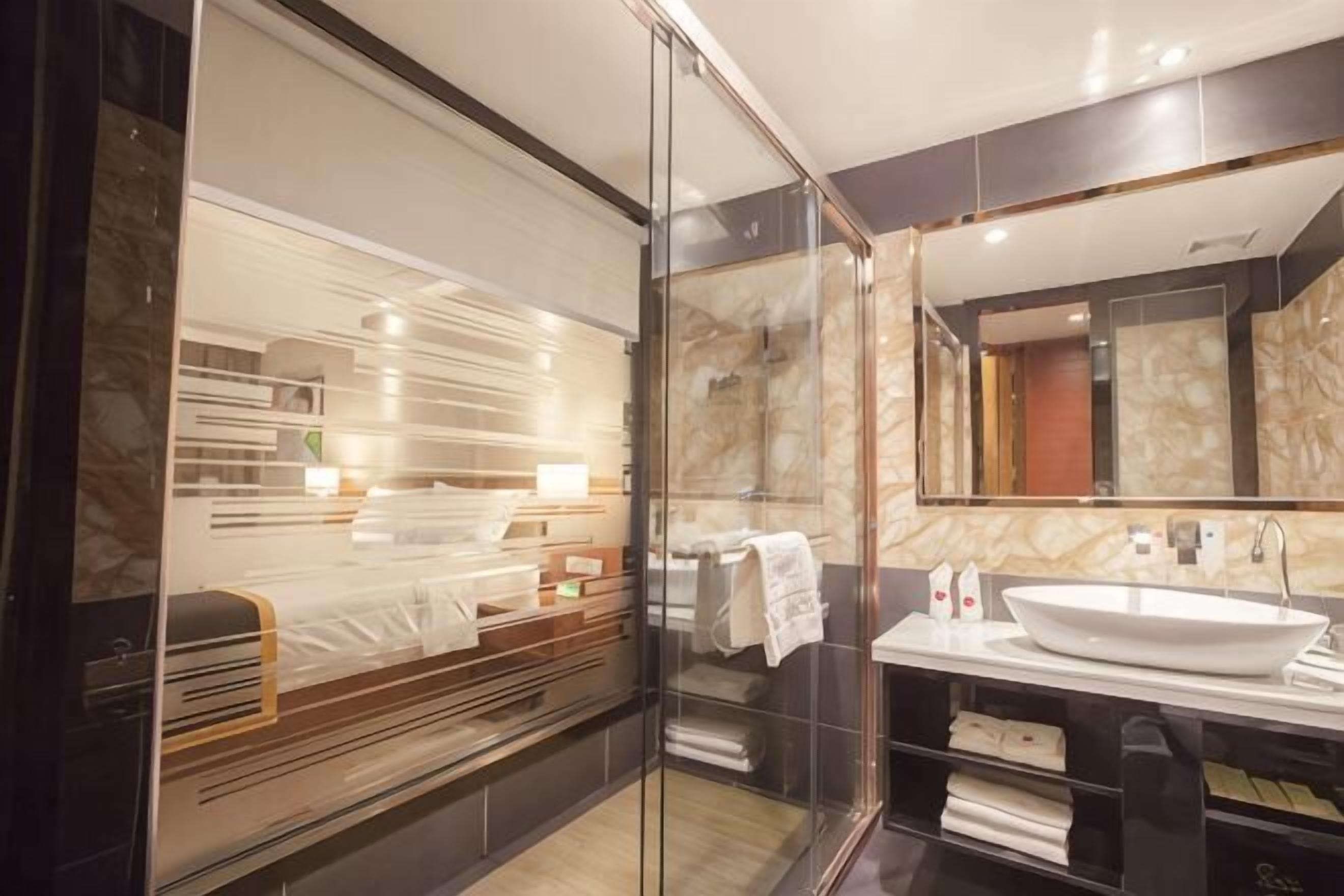 Cortinas blackout, Wi-Fi de cortesia, roupa de cama