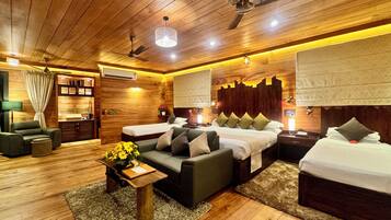 Roupas de cama premium, cofres nos quartos, individualmente decorados