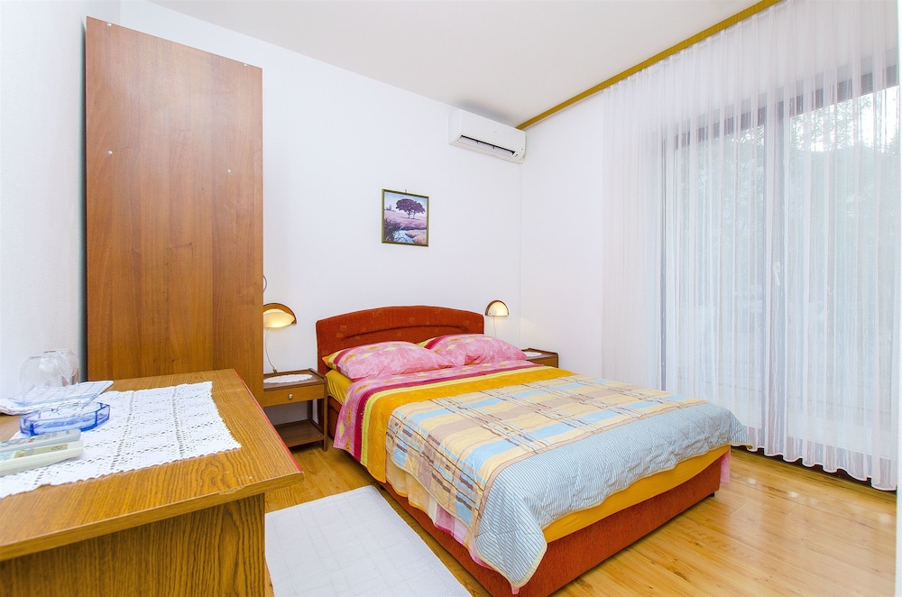 Apartments And Rooms Iva - Okrug Gornji