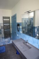 Quarto casal | Pia do banheiro