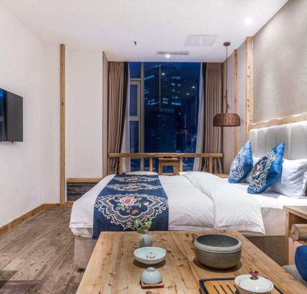 Quarto Clássico com Cama de Casal | Cortinas/cortinados opacos, Wi-fi grátis, roupa de cama fornecida