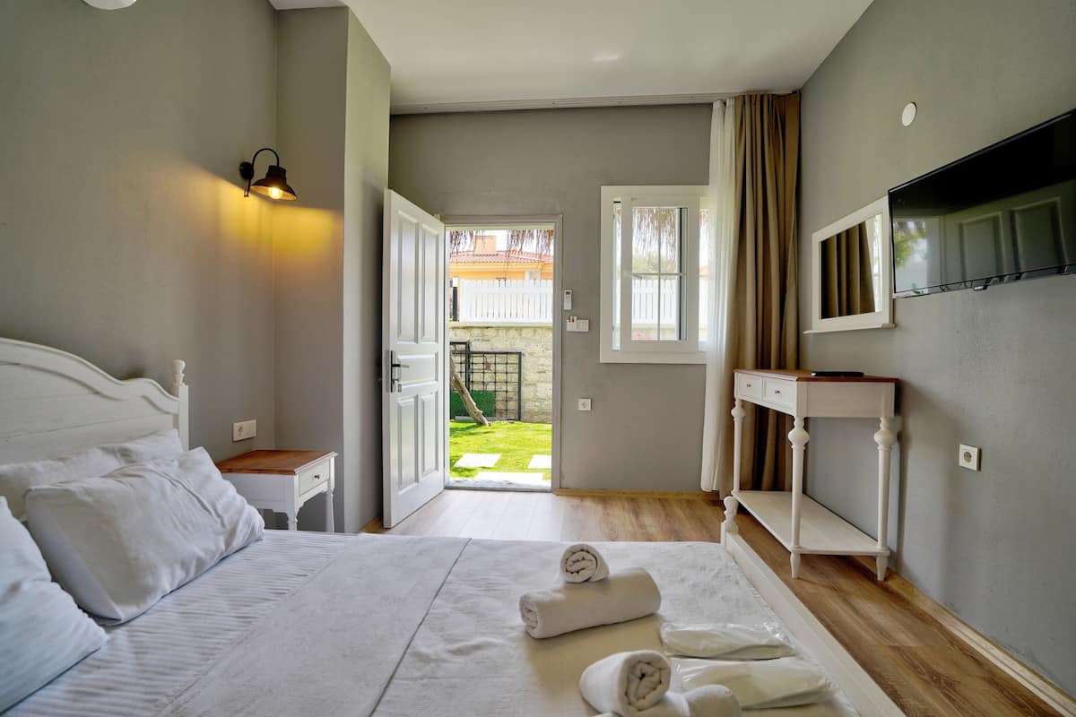 Quarto Standard | Roupa de alta qualidade, cortinas/cortinados opacos