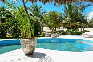 Vila superluxo, 4 quartos, piscina particular, vista para o oceano (TEMBO) | Piscina particular
