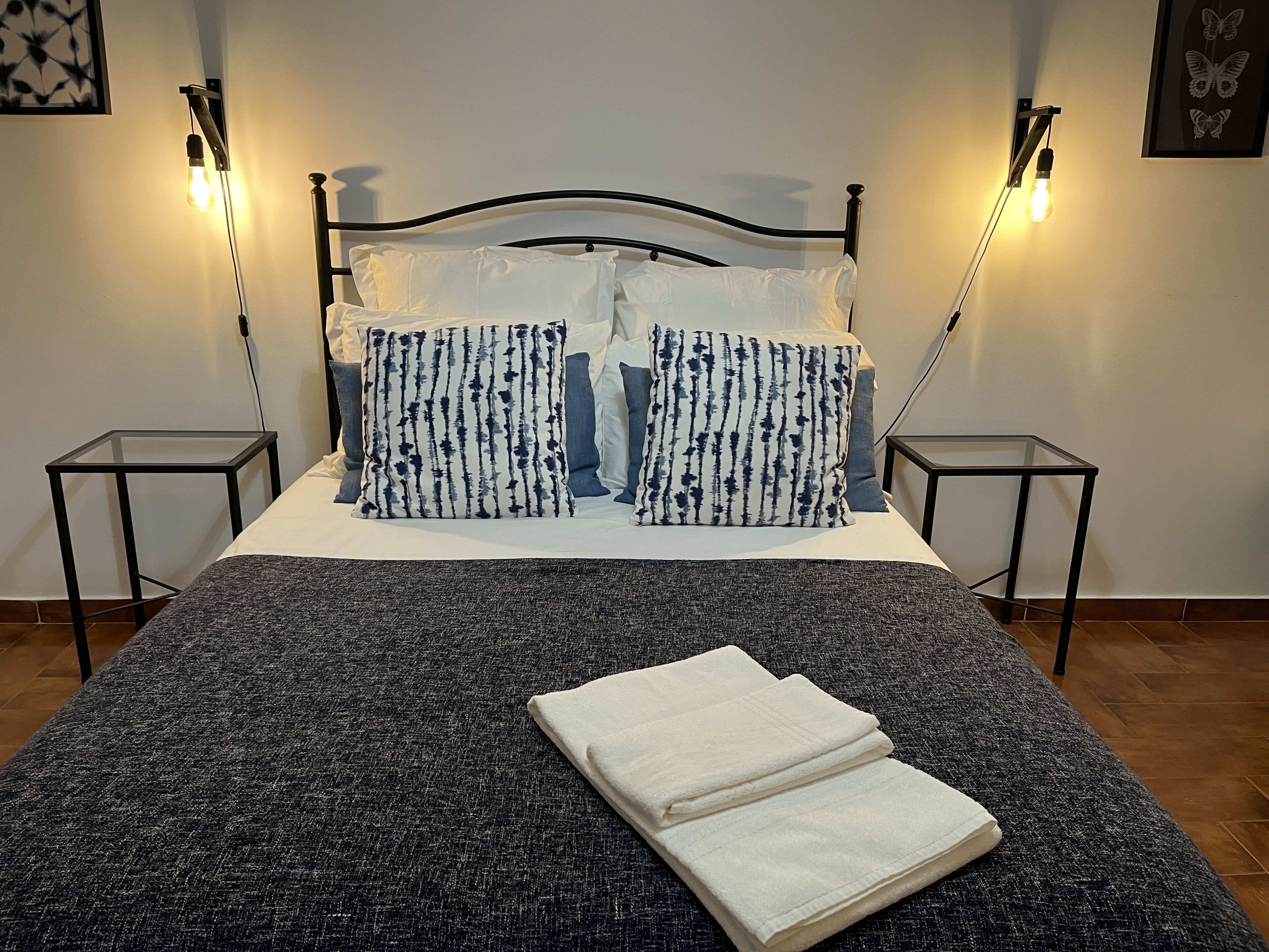 Apartamento família, 2 quartos | 2 quartos, espaço de trabalho para notebook, cortinas blackout