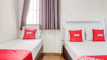 Quarto Triplo Familiar, várias camas | 1 quarto, secretária, Wi-fi grátis, roupa de cama fornecida
