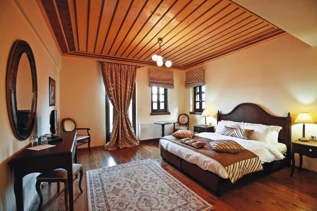 Minibar, secretária, quartos insonorizados, Wi-fi grátis 