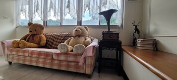 Quarto quádruplo | Banheiro | Chuveiro/banheira combinados, produtos de toalete grátis