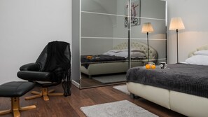 Apartamento luxo, 1 quarto, vista para o pátio | Individualmente mobiliados, escrivaninha