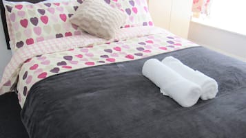 Apartamento Básico, 4 quartos | 4 quartos, ferro/tábua de engomar