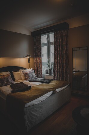 Quarto casal superior | Cofres nos quartos, individualmente decorados